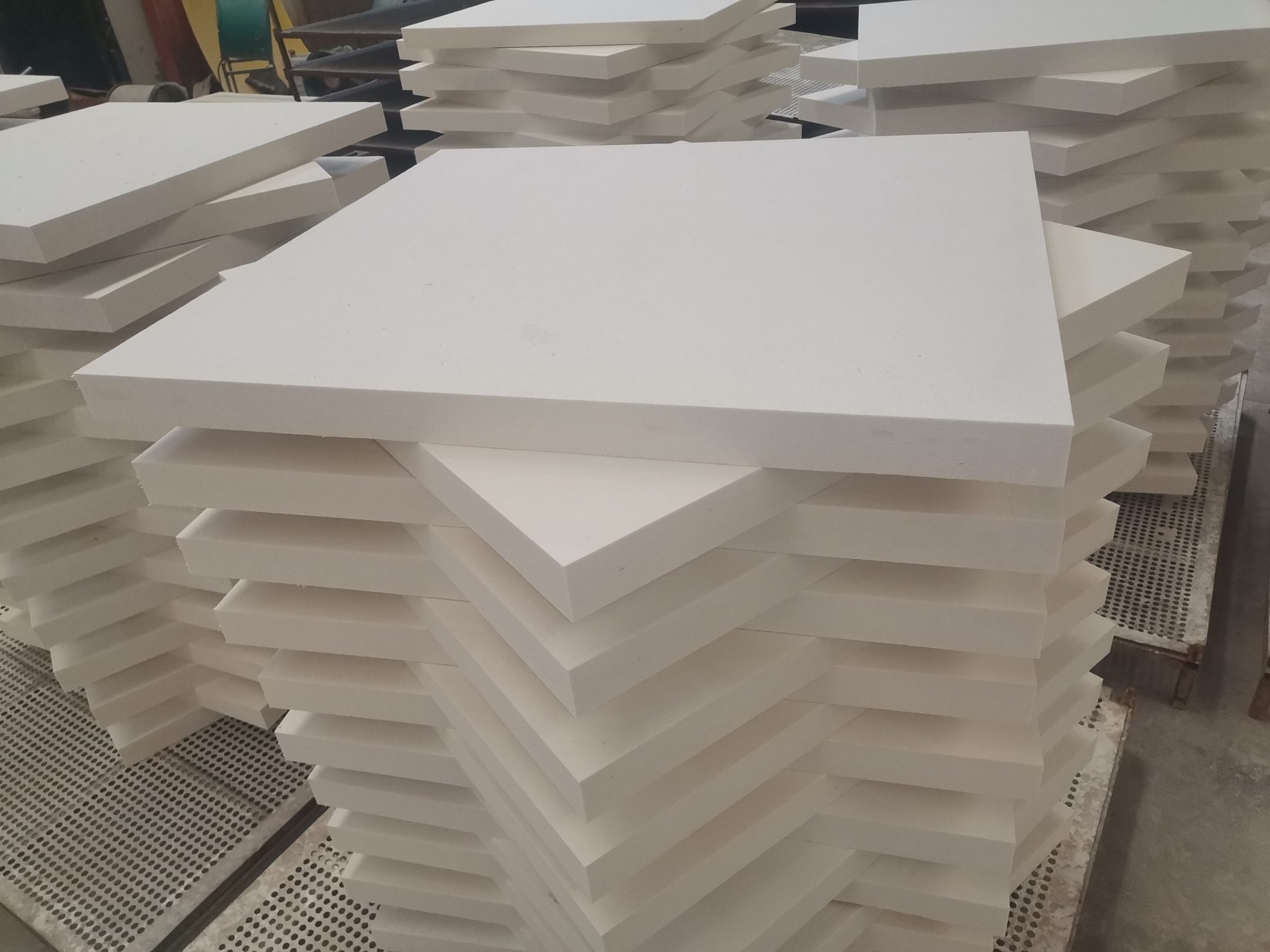 Ceramic Fiber Board - HENGRUI H-TEMPERATURE ENERGY-SAVING MATERIALS CO.,LTD.